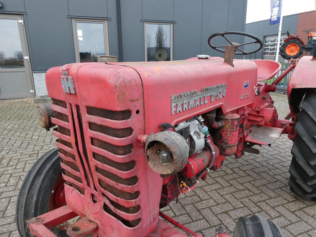 Mc Cormick Farmall 324 2wd / Margetrekker Tractor - VM Service ...