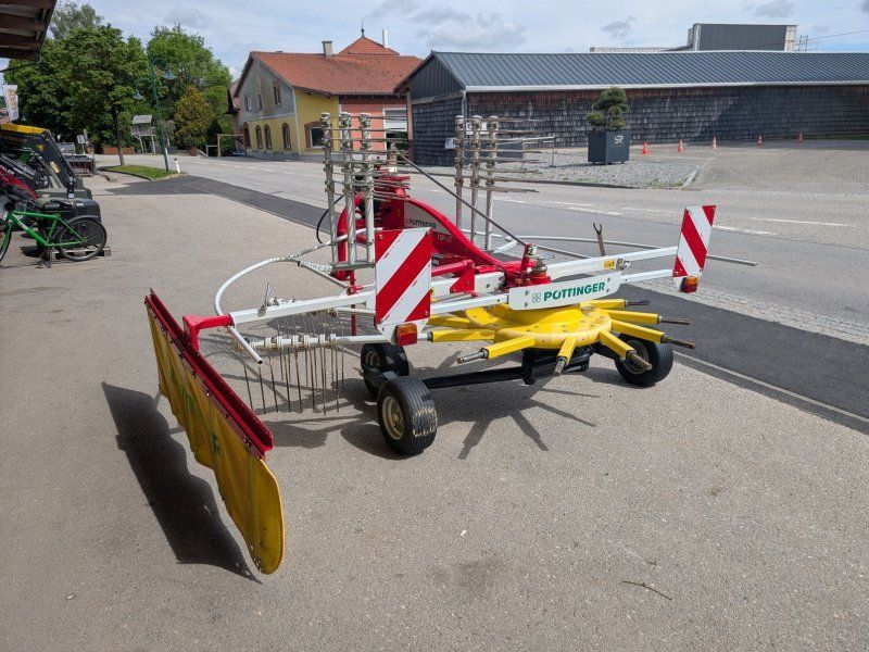 Pöttinger TOP 422, year of construction 2016 Rotary hay rakes ...
