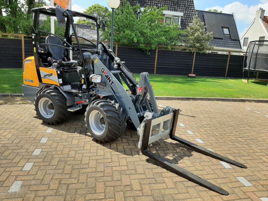 Find more then 60 Giant Compact loaders on Agri Trader