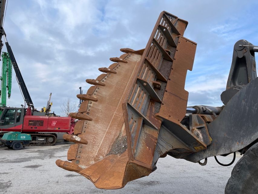 Find more then 3 Volvo Buckets on Agri Trader