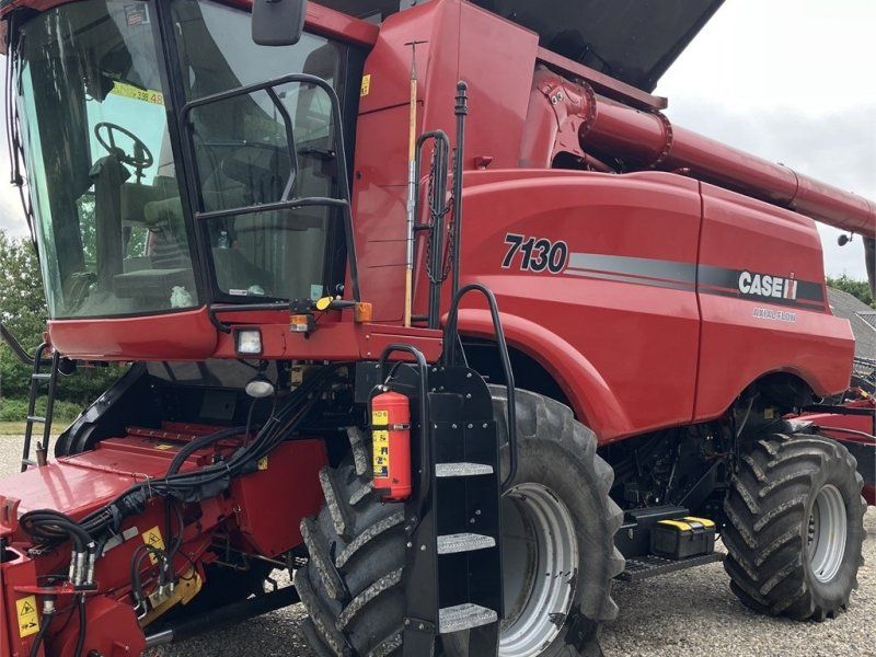 Case IH Axial Flow 7130, year of construction 2012 Combine Harvester ...