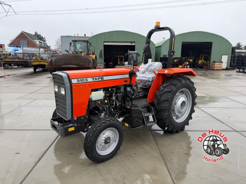 Tafe 240S Tractor - P.de Heus & Zonen Greup BV