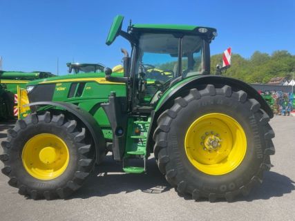 Mehr als 880 John Deere traktoren auf AgriTrader.de